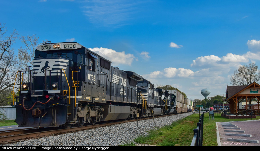 NS 8736 is leading an Intermodal train